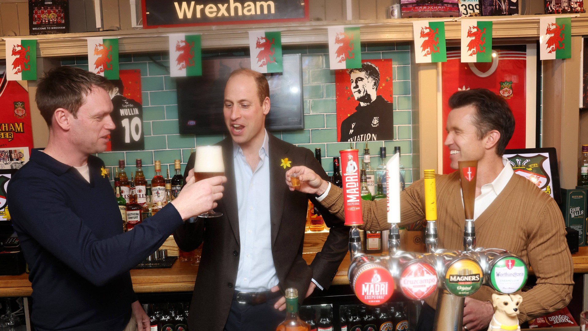 Prince William occasionally wears a 'disguise' when he goes drinking ...