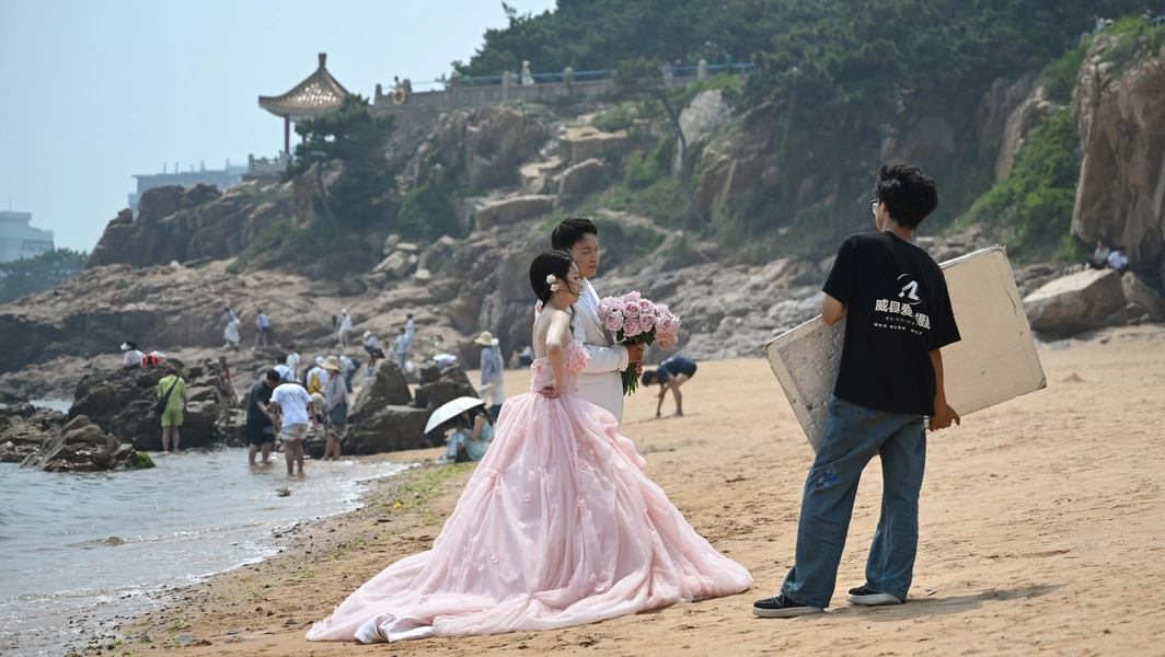 Experts link daily habits to happier, wealthier couples