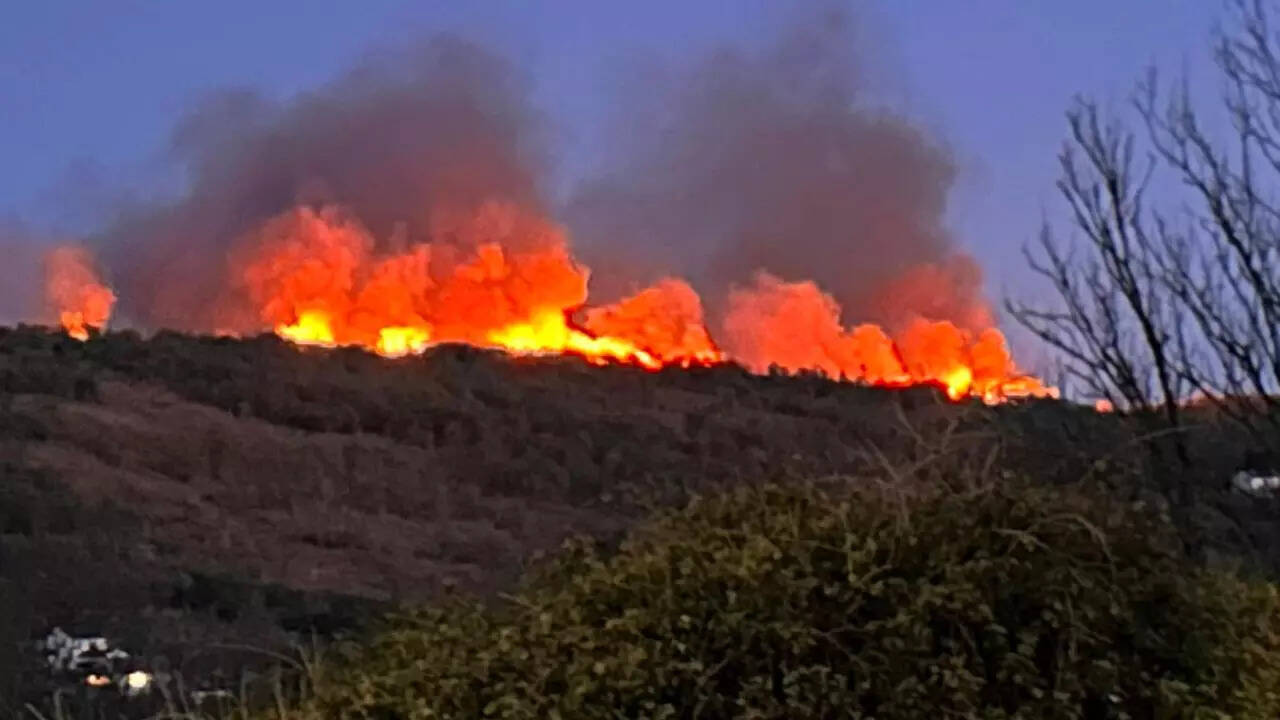 Ramona fire today: Crew battle fast-moving brush blaze called Main Fire ...