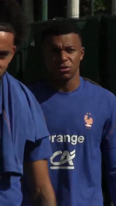 Vertical soccer WC26 France training