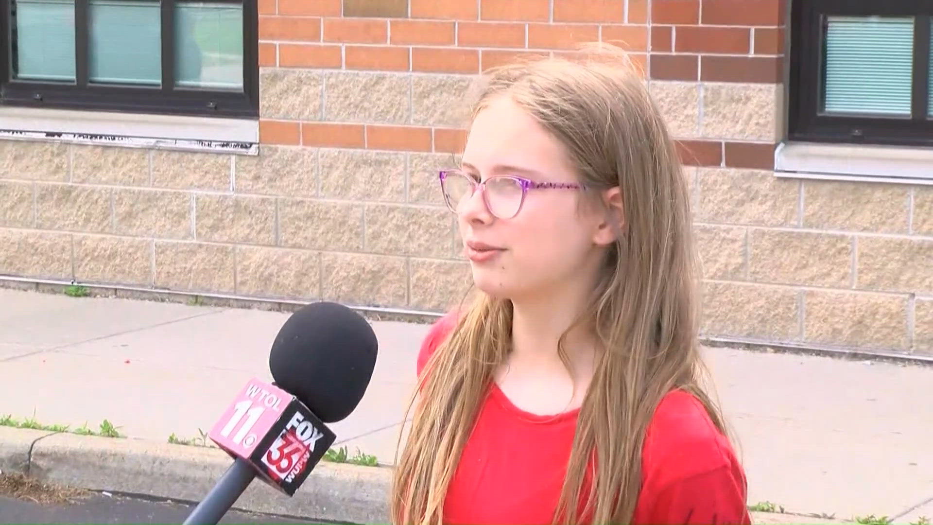 Students say goodbye to Toledo Public Schools' Navarre Elementary