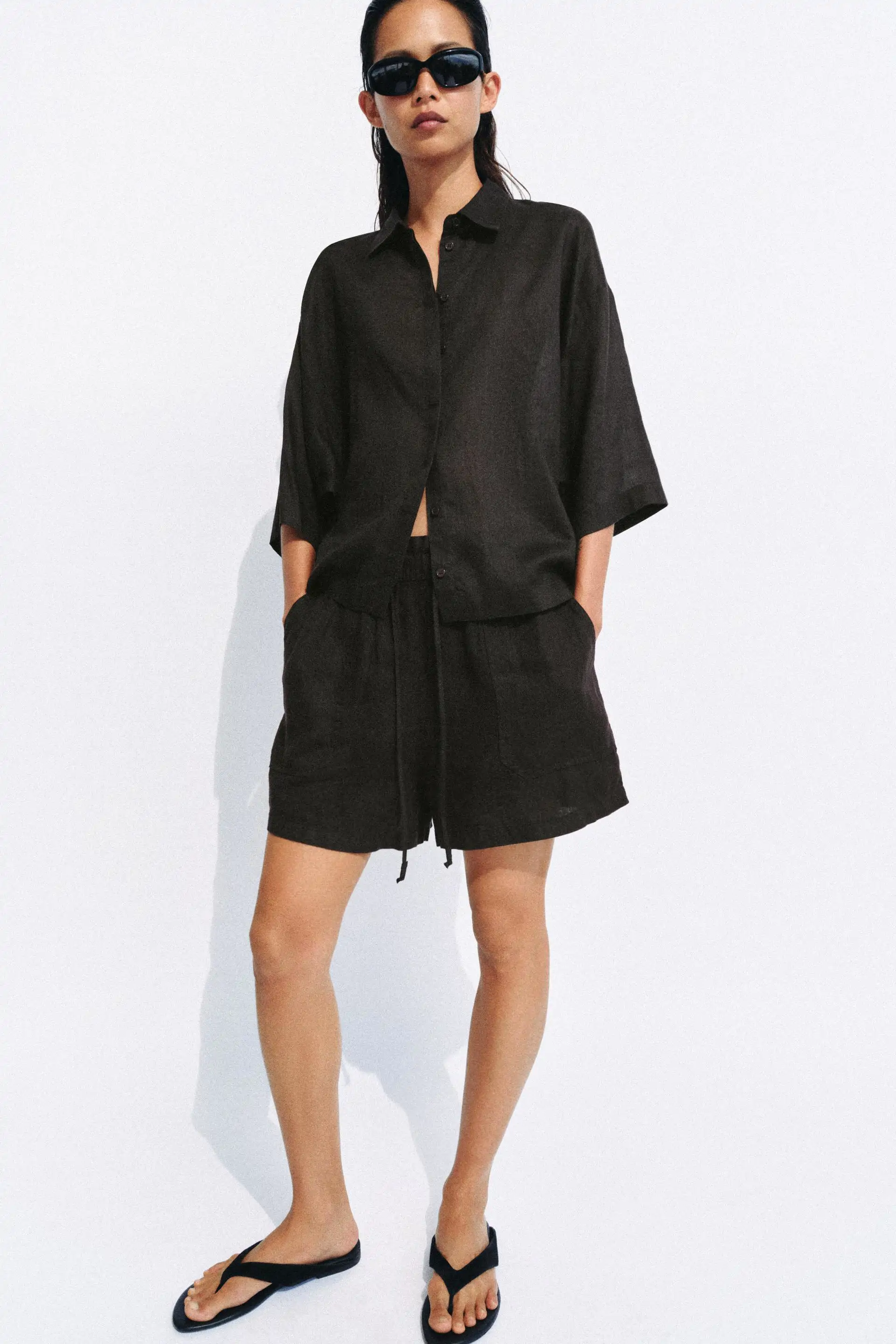 6 pantalones cortos de lino de Zara que estilizan las piernas