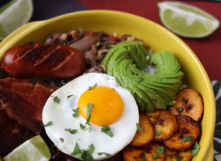 Bandeja paisa, the Colombian dish full of flavors and tradition