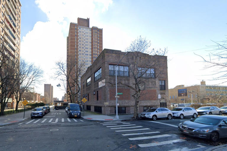 Homeless maniac randomly stabs elderly woman waiting for Uber in NYC ...
