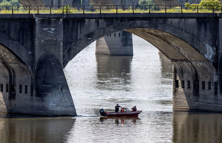 Person dies after jumping off Harrisburg bridge into Susquehanna River