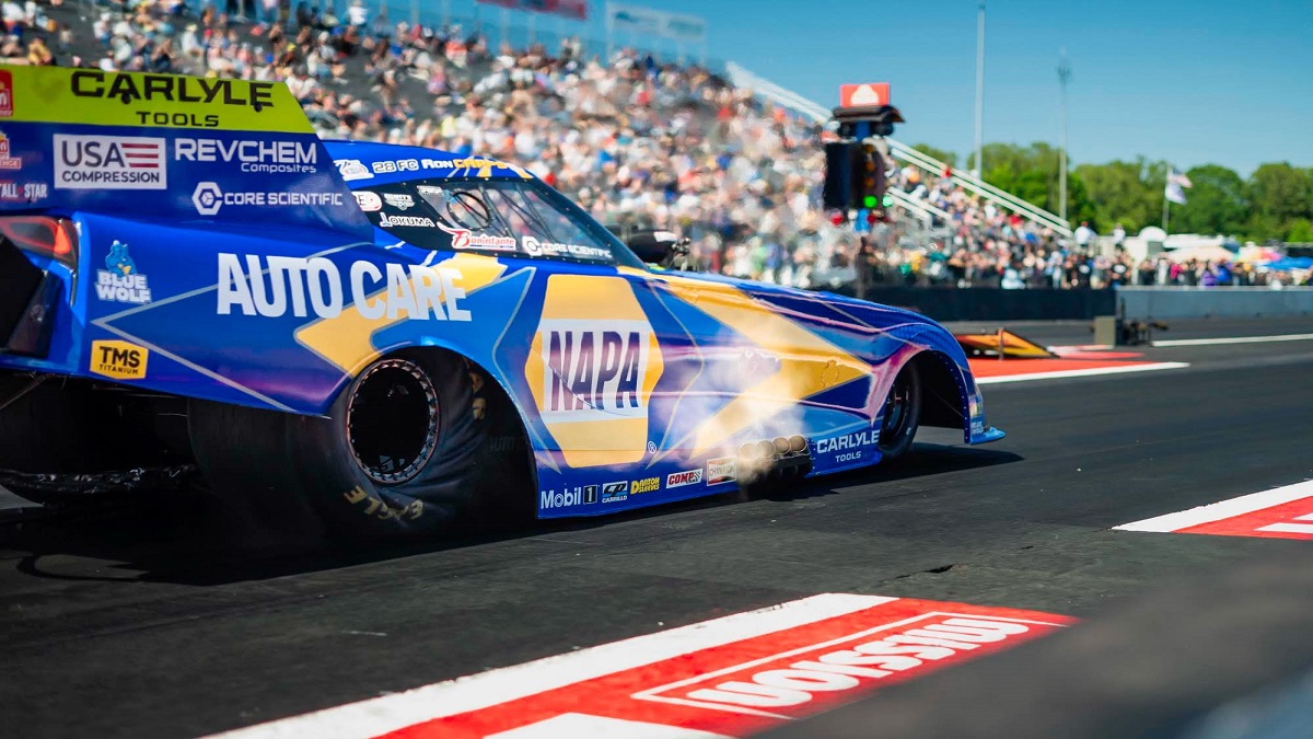 Huge crowd sees historic NHRA racing at Southern Maryland track