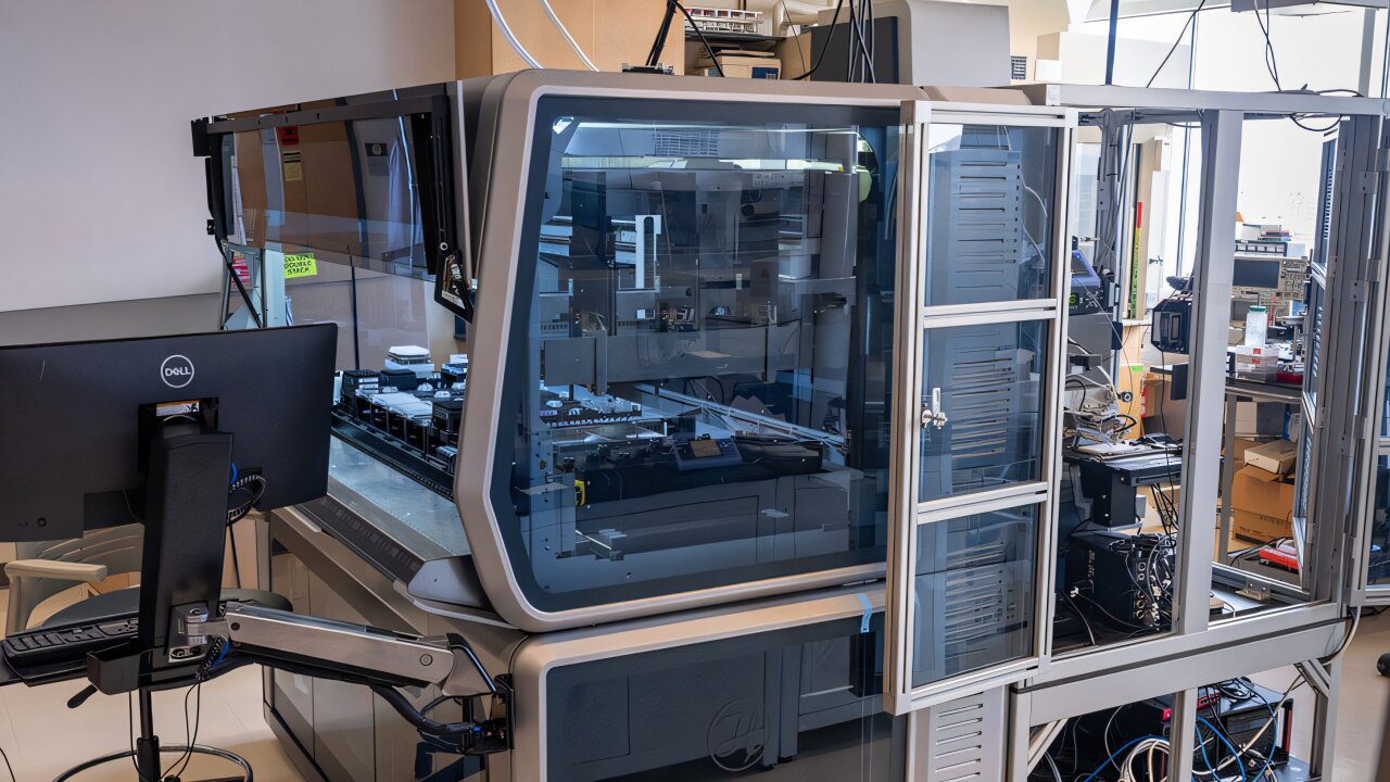 Fast-moving droplets synthesize key drug compounds at room temperature ...