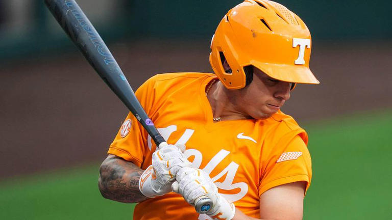 Tennessee baseball loses elite defender to NCAA transfer portal