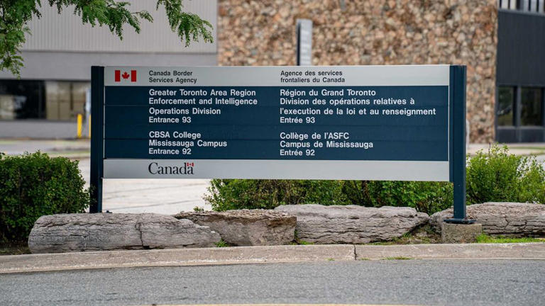 These Government of Canada jobs with CBSA pay up to $101,000 a year