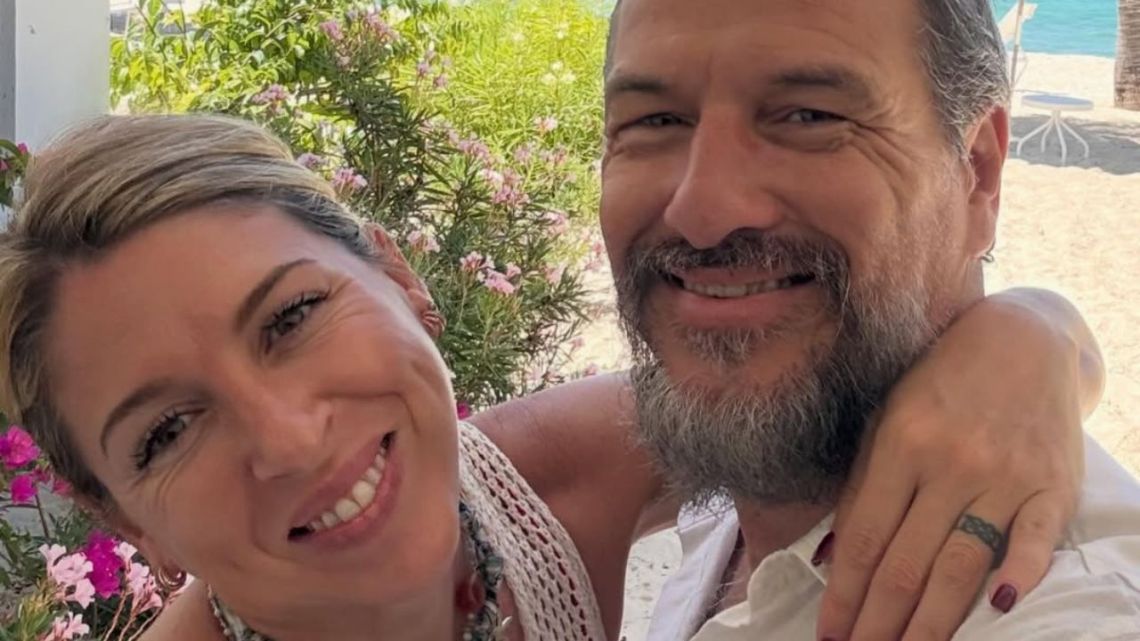 Entramos al living de Florencia Bertotti y Federico Amador: lámparas de ...