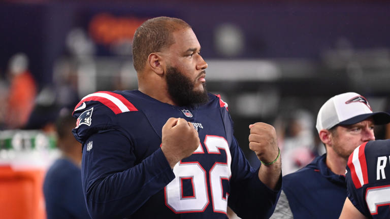 Texans waive G Sidy Sow