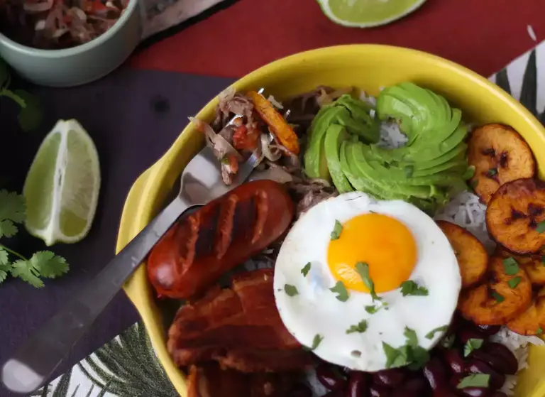 Bandeja paisa, the Colombian dish full of flavors and tradition