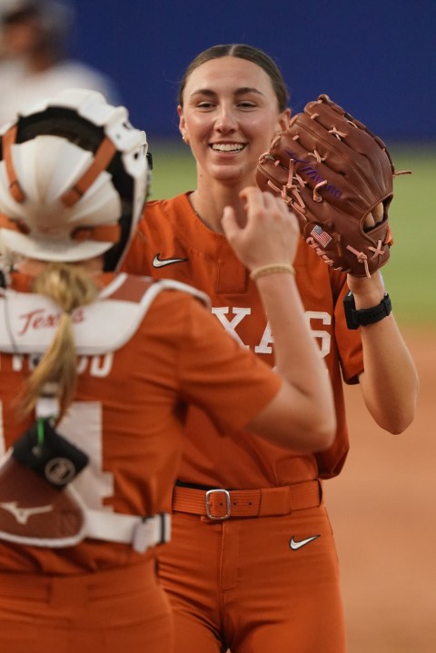 Texas beats Tennessee twice, advances to WCWS title series for 2nd ...