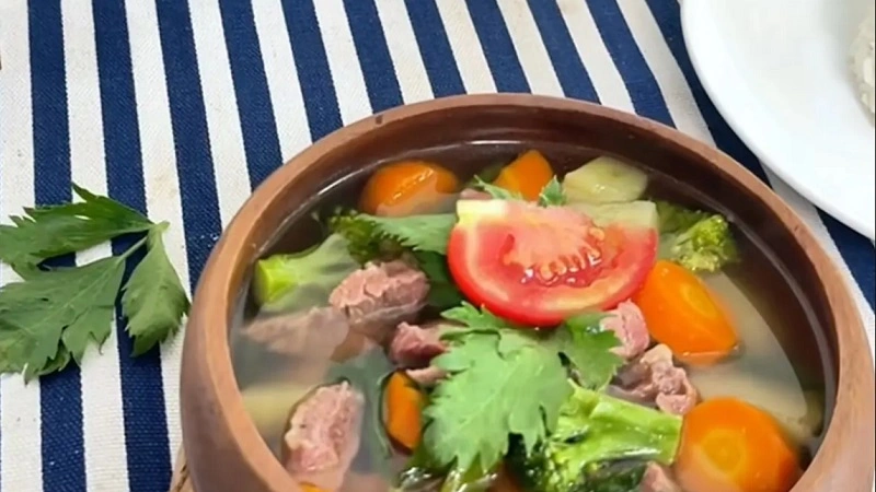 Sop daging sapi, kuah gurih hangat