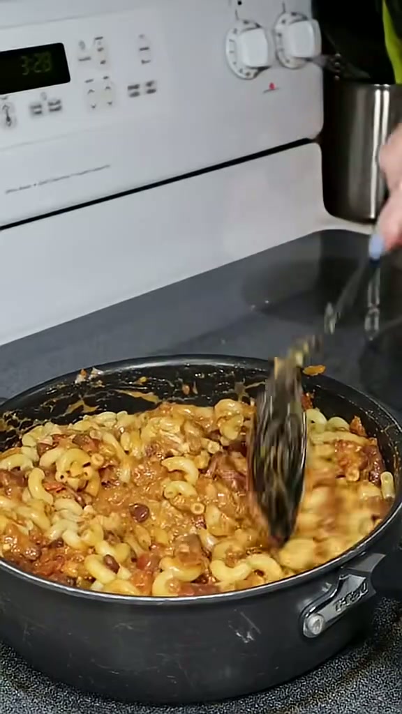 Easy cheesy chili mac recipe