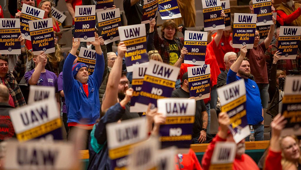 UAW strike at GM axle supplier risks truck production halt