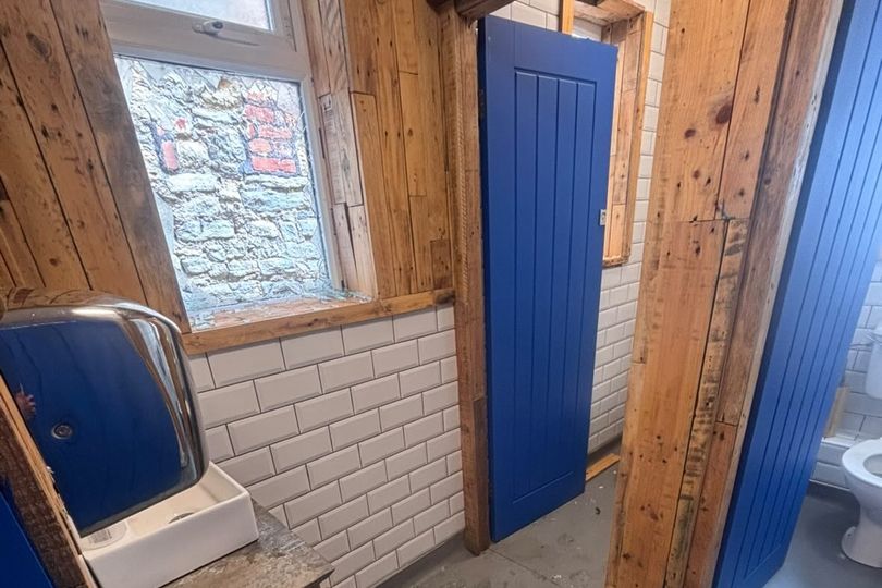 Drama as Bristol restaurant owners chase man who broke in and stole cash