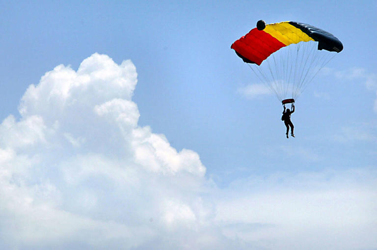 Tourist dies at California skydiving center after apparent midair collision