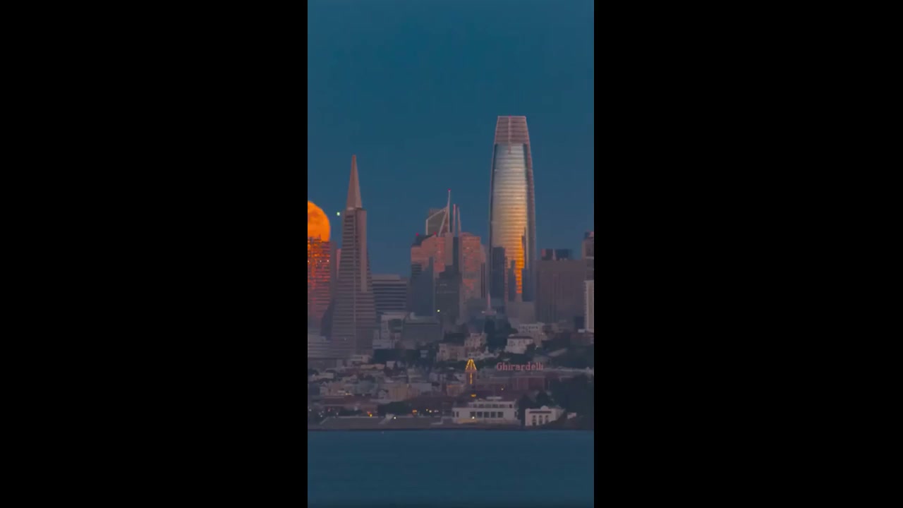 A rare blue moon takes over the San Francisco skyline