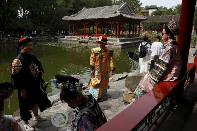 From hiking to hotpot, lonely consumers in China fuel a $7.4 billion ...