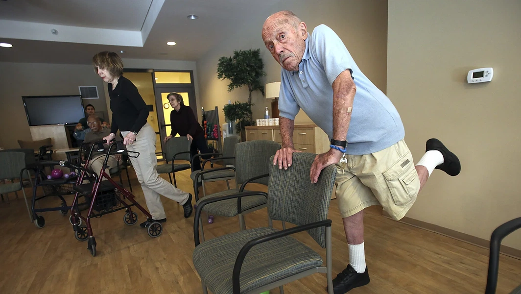 Morning knee strength exercises for adults over 60