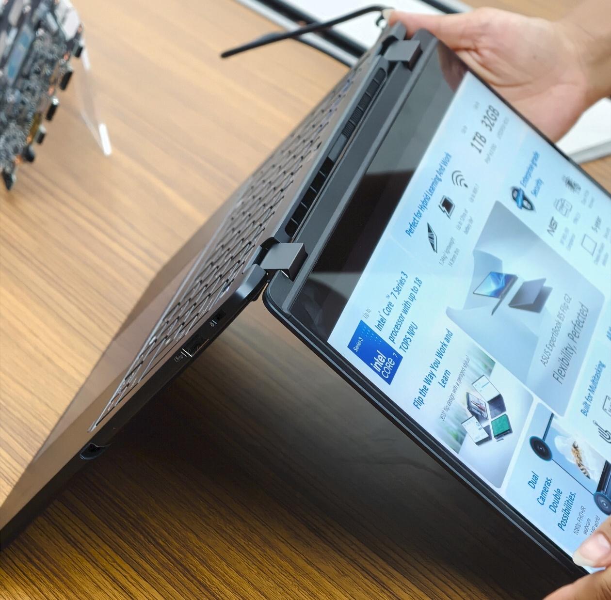 ASUS ExpertBook B5 Flip G2 è il convertibile business da portare ovunque