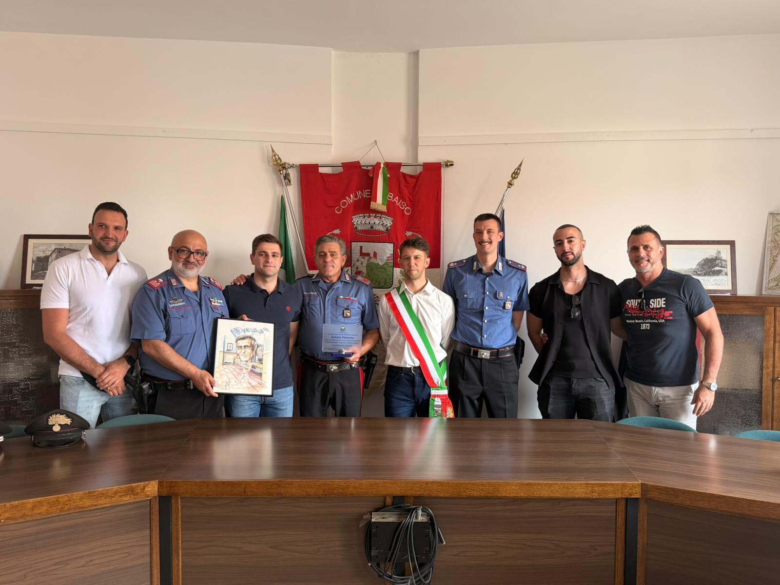 L’appuntato scelto Petrone in pensione, una targa in omaggio