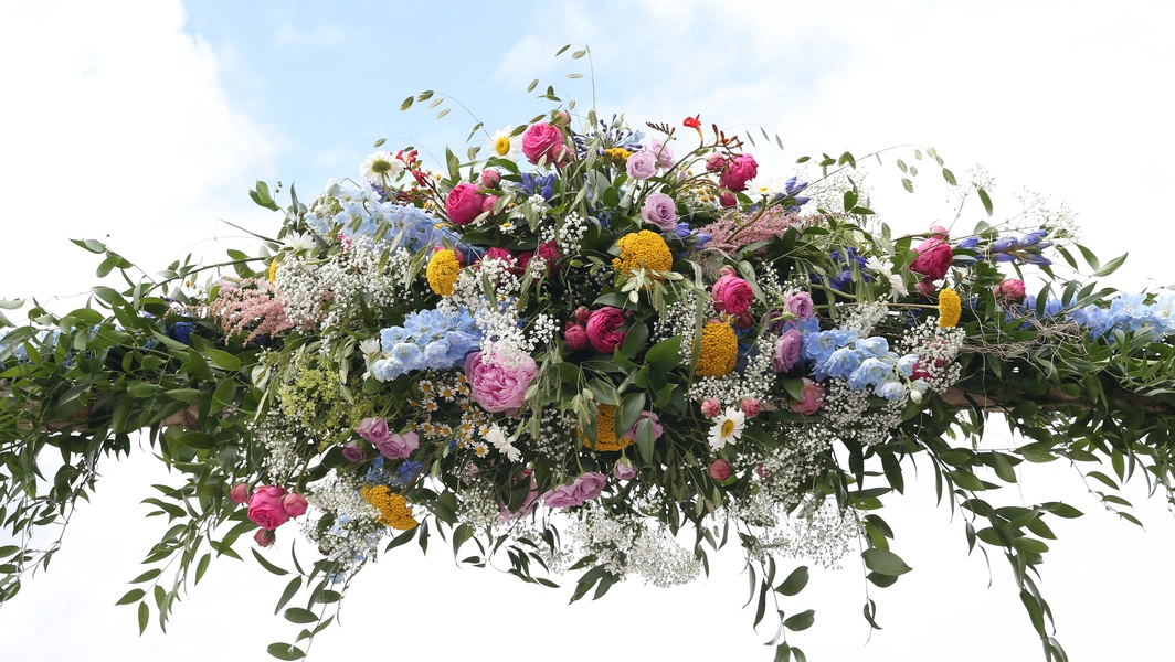 6 wedding color trends to avoid and embrace