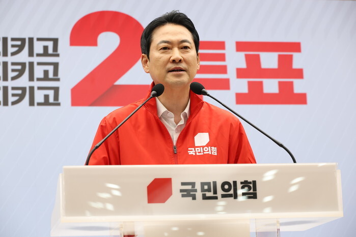 Campaigning on eve of local elections