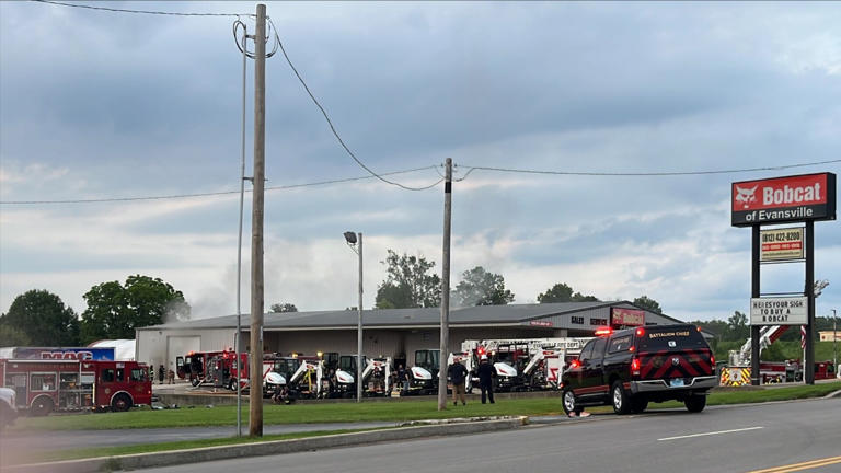 Business fire on Evansville’s north side Monday