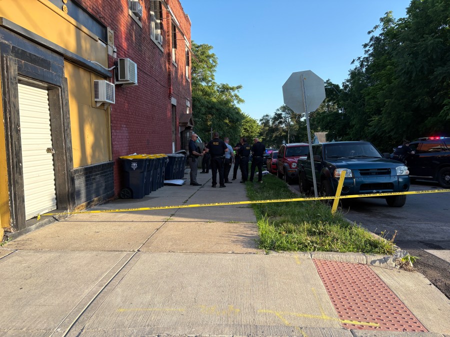 One man dead after double shooting on Askew Avenue in Kansas City