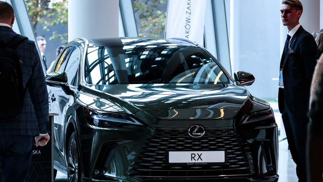 2026 Lexus RX 350 and Toyota Highlander Platinum compared