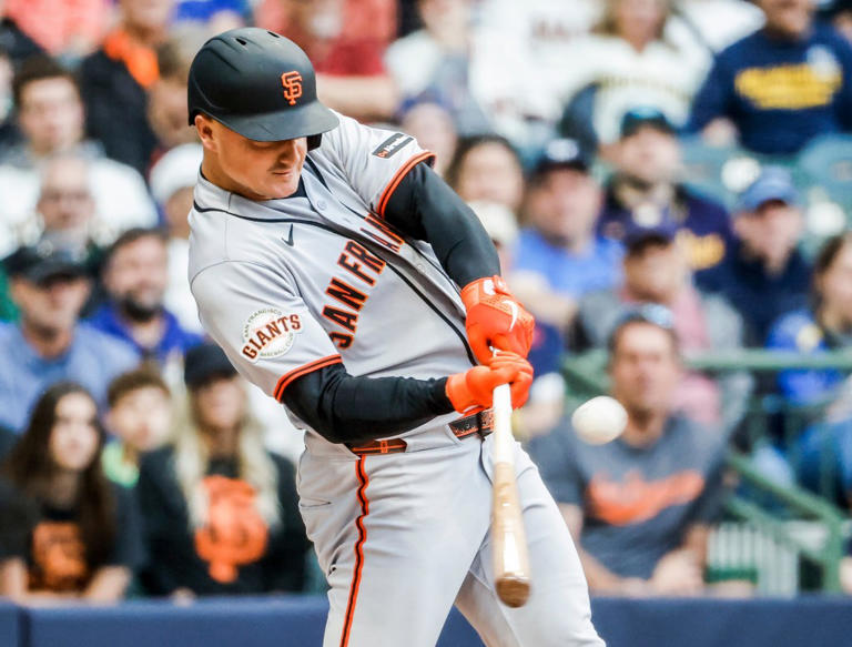 Despite early lead, Giants fall 16-2 to Brewers in embarrassing fashion