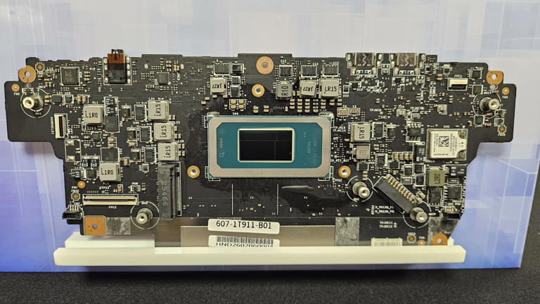 I played MSI's new Claw 8 EX AI+ at Computex. It won't be cheap, but it ...