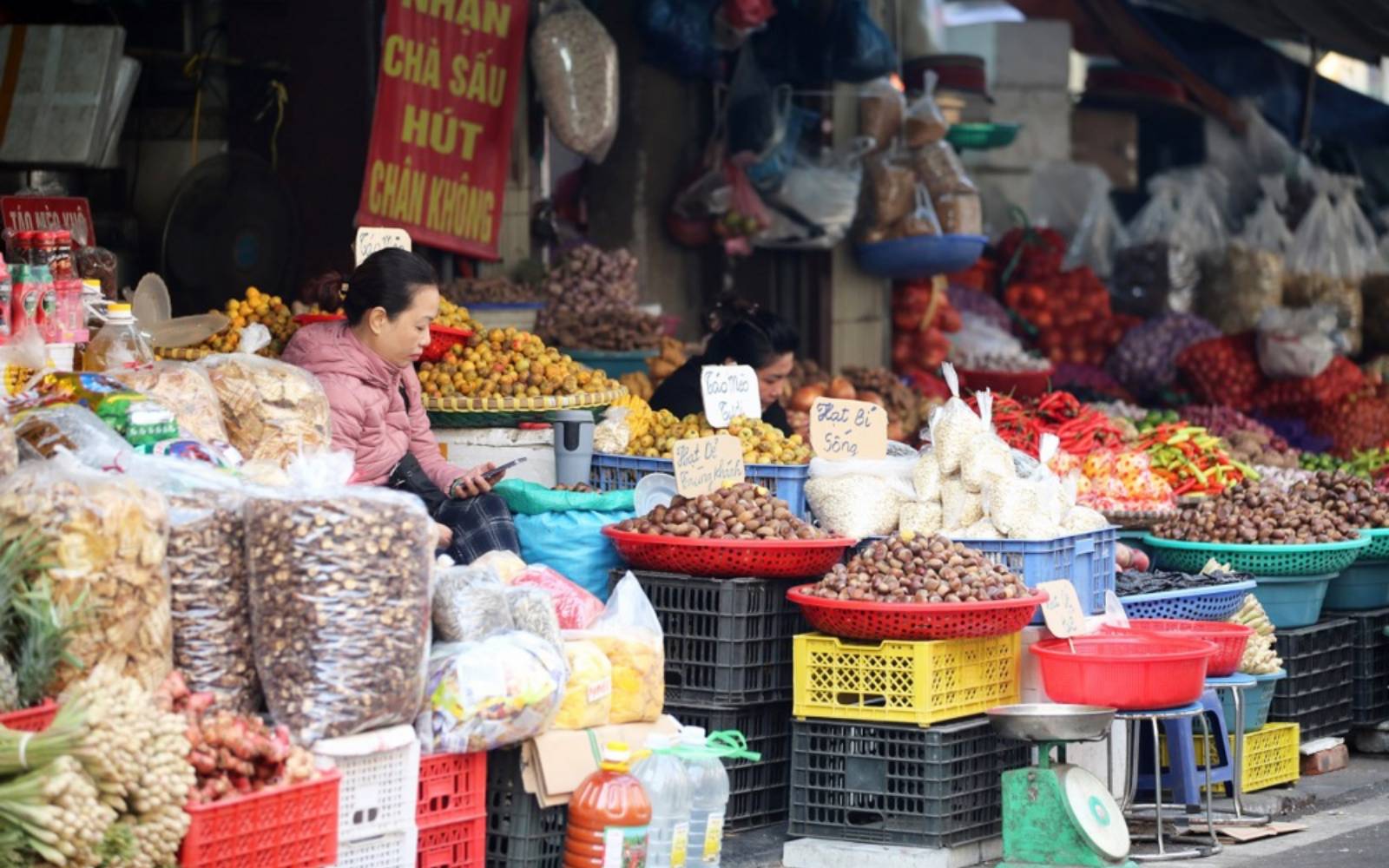 Hanoi curbs kerb culture as city clamps down on pavement vendors
