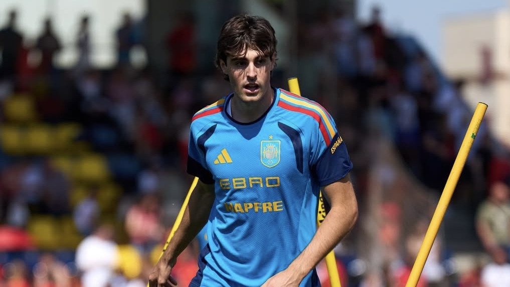 Javi Guerra deja su futuro en el tejado del Valencia CF