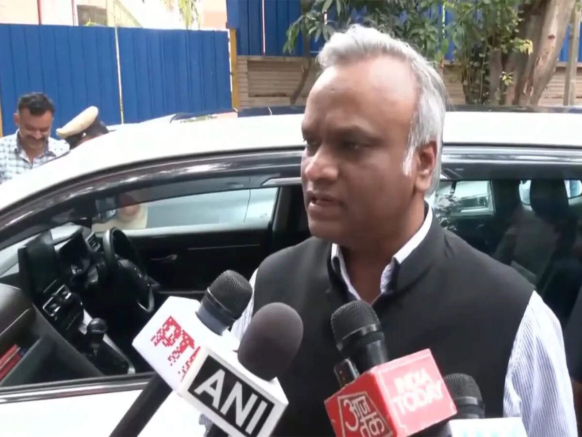 MLA Priyank Kharge meets Congress chief Mallikarjun Kharge ahead of ...