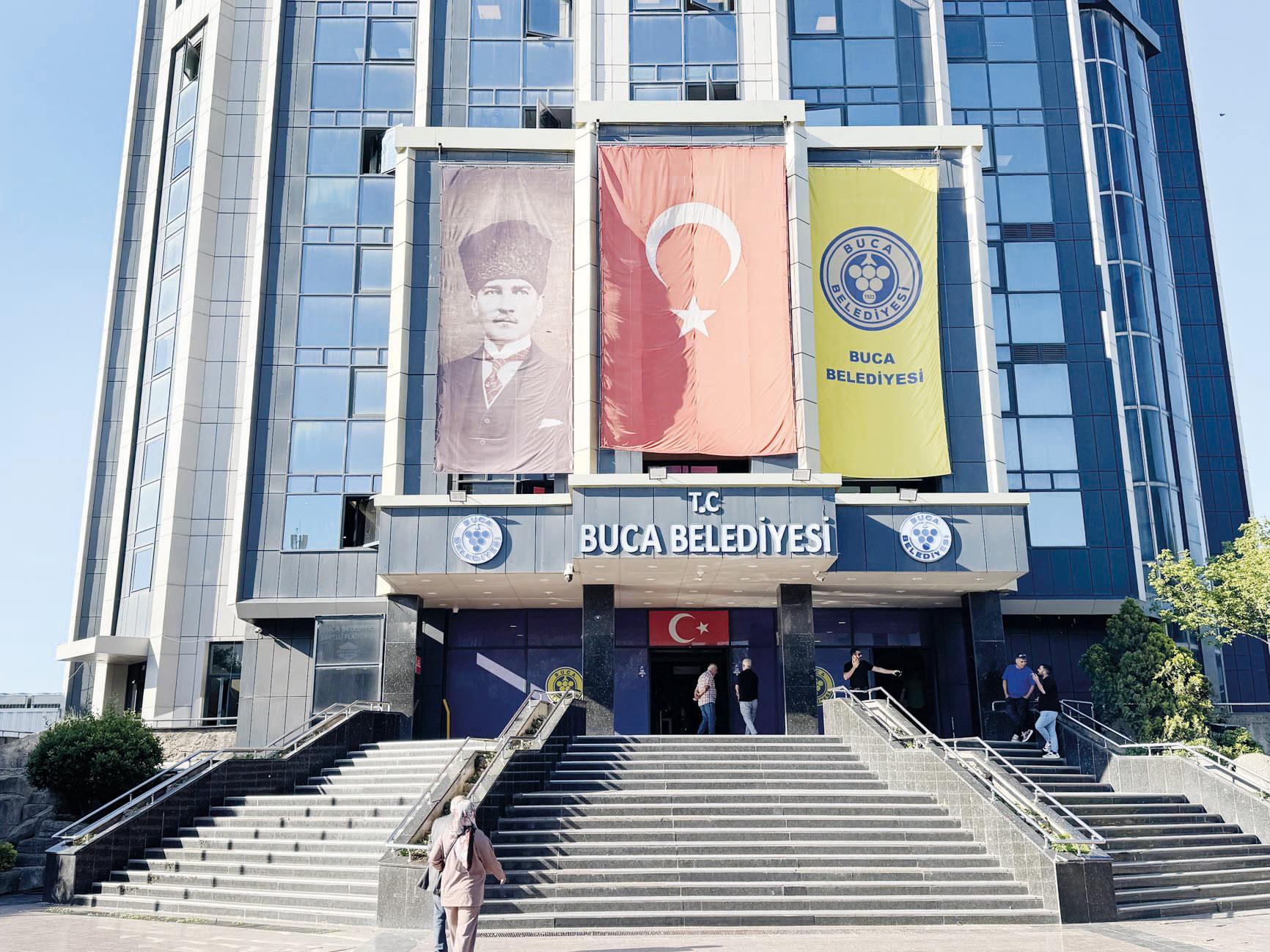 Buca’da yolsuzluk operasyonu: Eski ve yeni başkana gözaltı