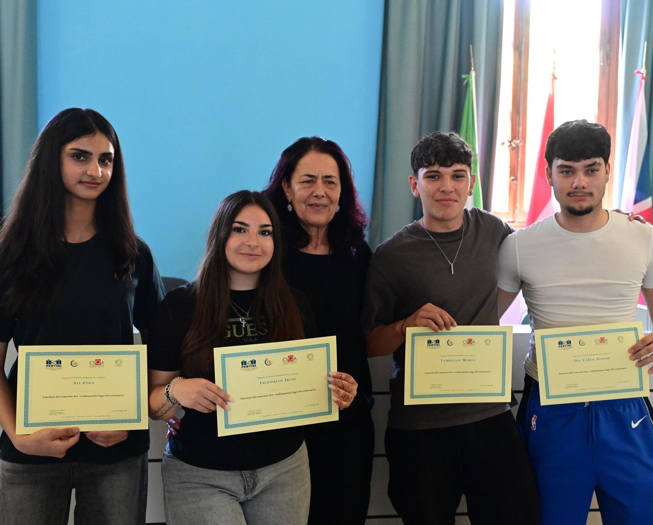 Dieci borse di studio. Il “Pertini” premia gli studenti più bravi ...
