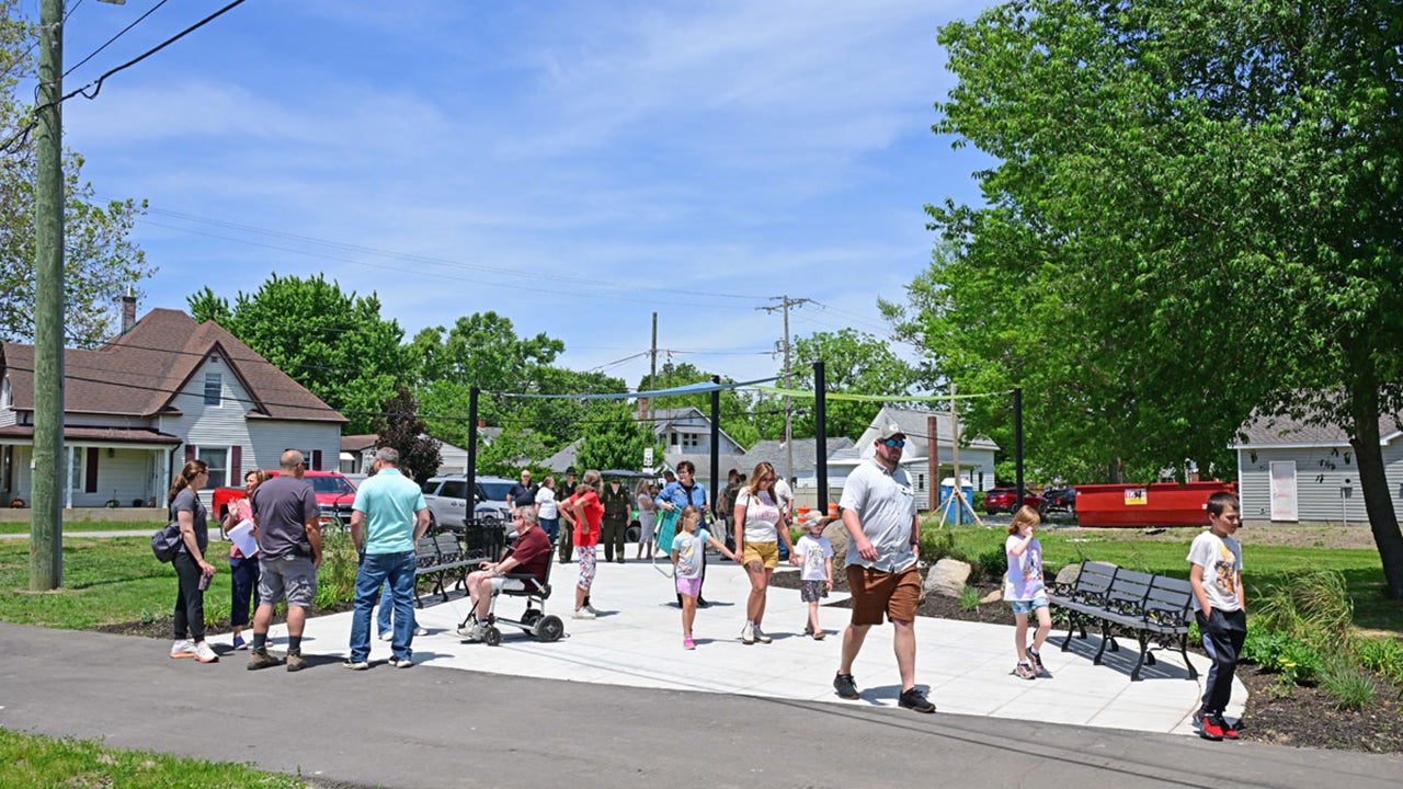Indiana town completes nearly mile-long asphalt trail
