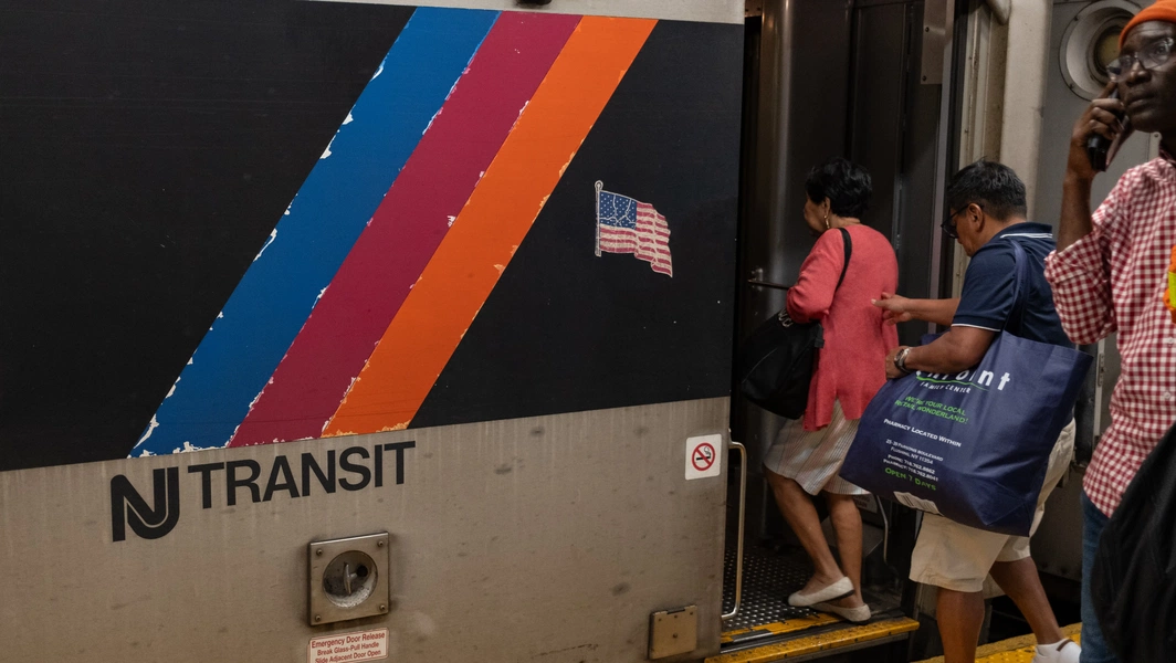 Amtrak wire problem causes major NJ Transit delays