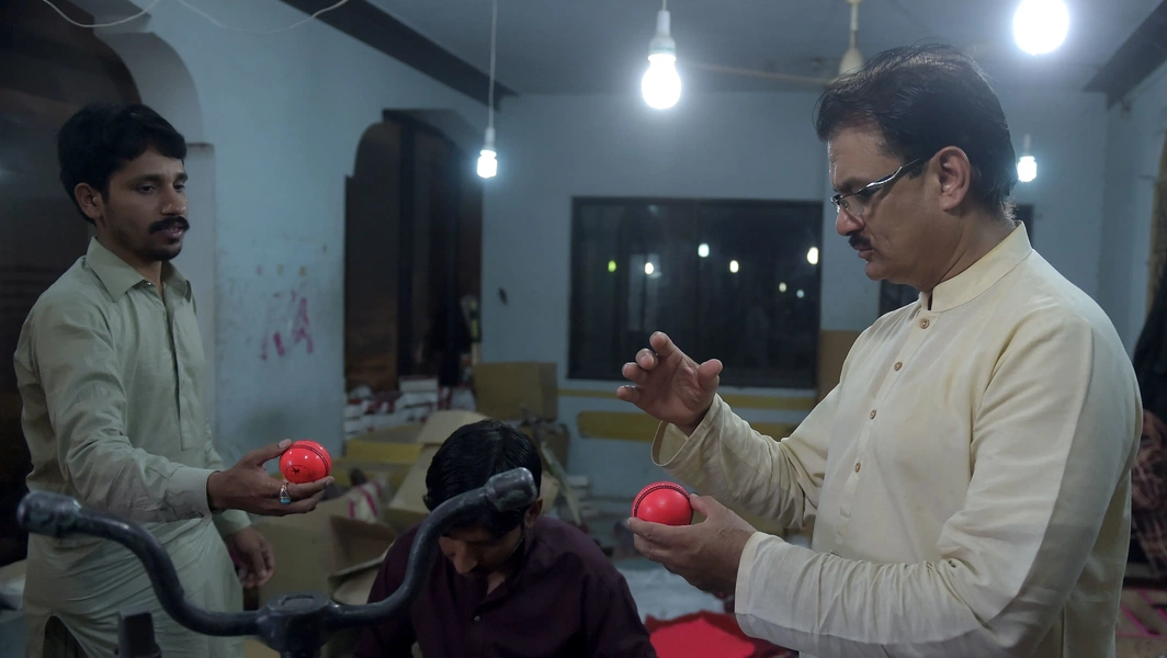 ICC to trial pink ball in daytime tests for bad light