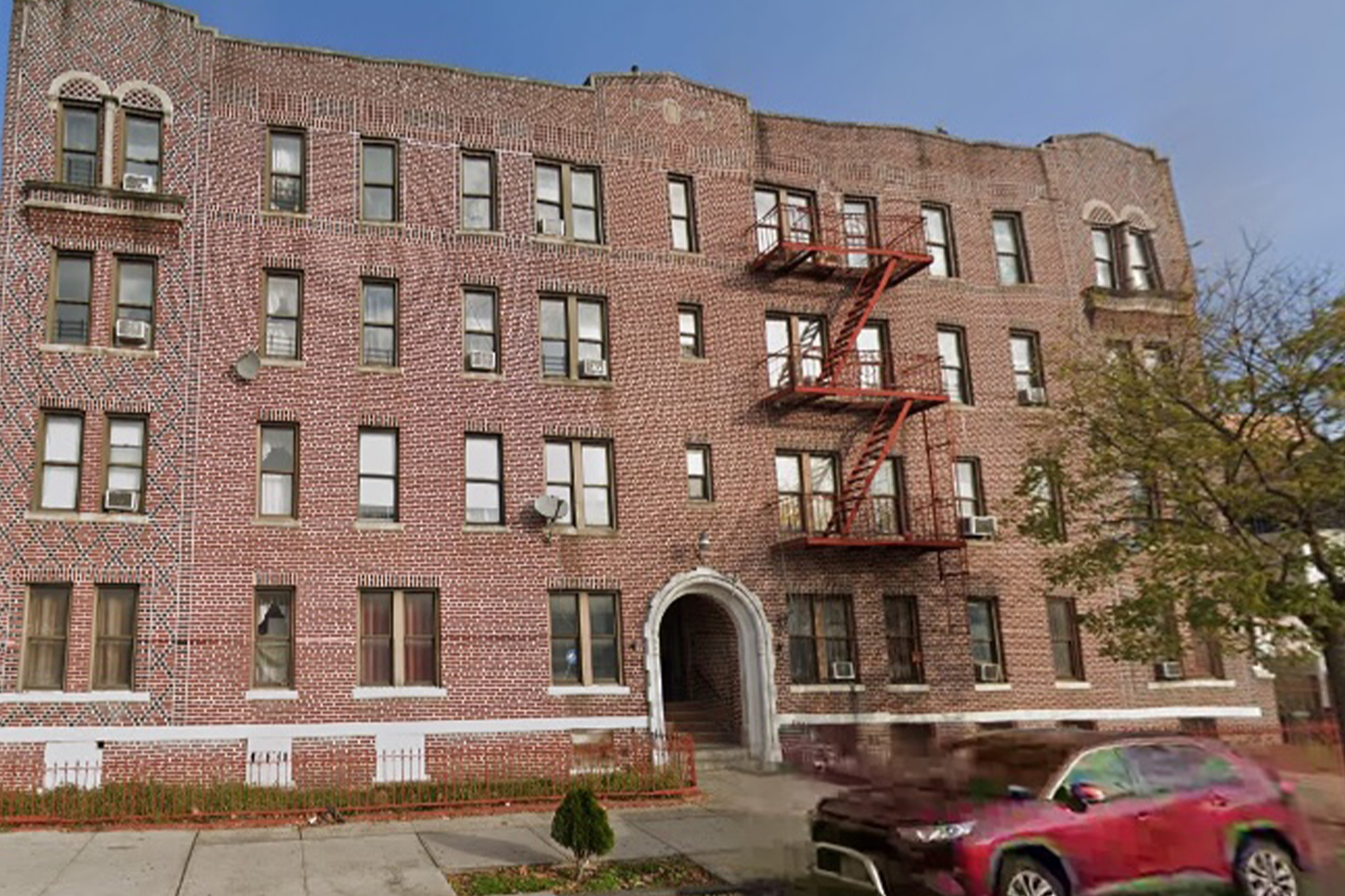 Shocked NYC tenant fatally stabs violent ex-con burglar with own knife ...