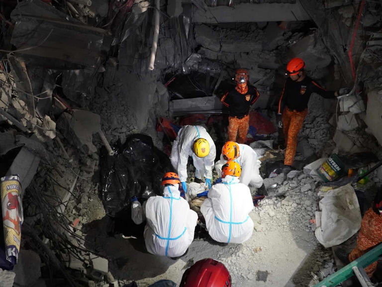 Overnight search yields 4 more bodies in Angeles building rubble