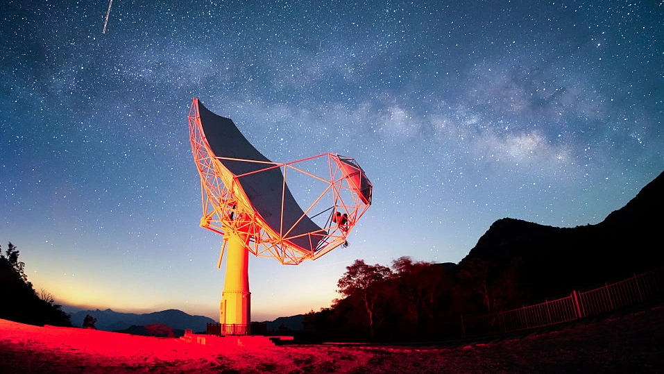 Astronomers trace mysterious cosmic signals to white dwarf binary