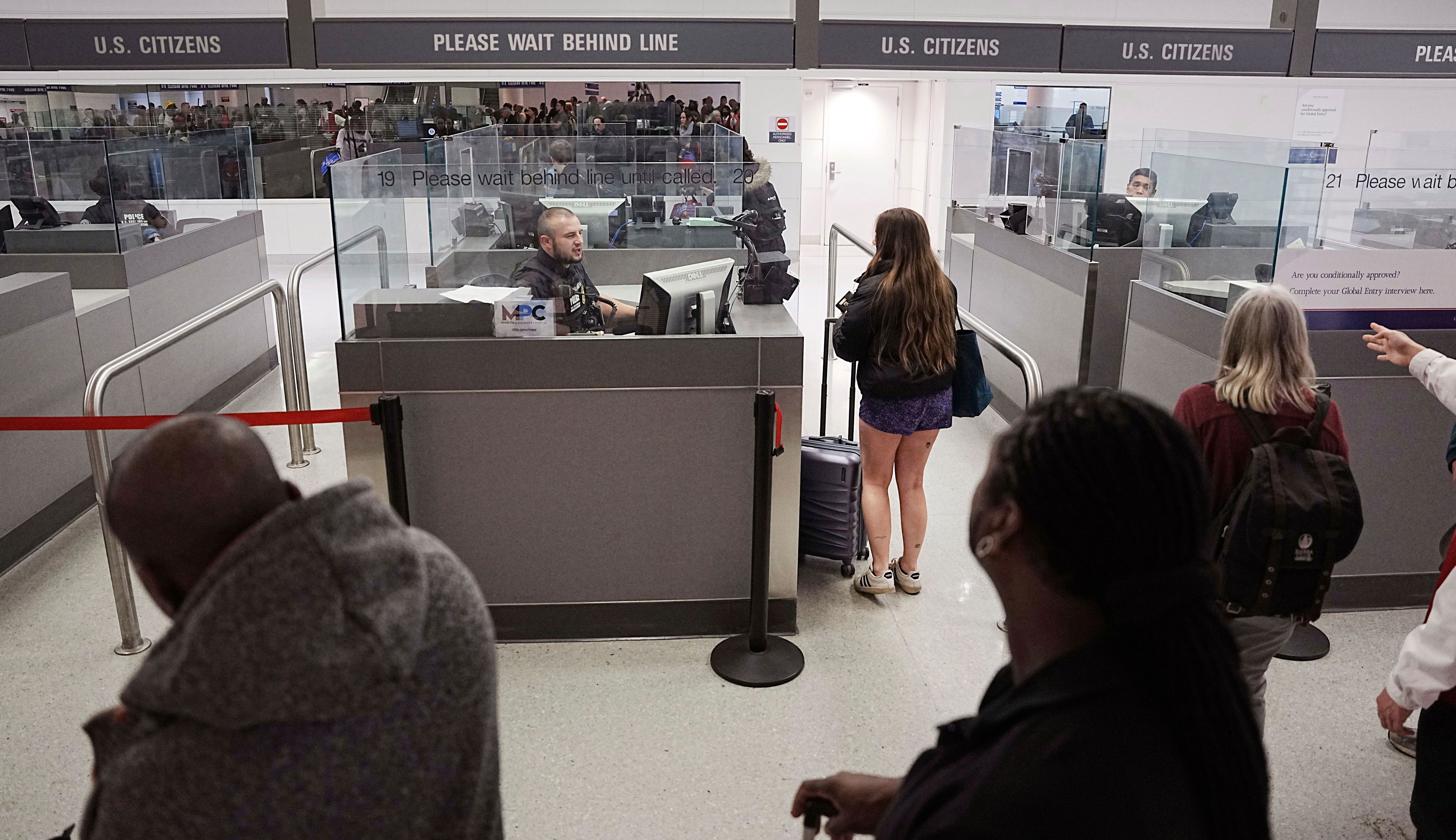 US Customs and Border Protection agent leaves Canadian in tears ...