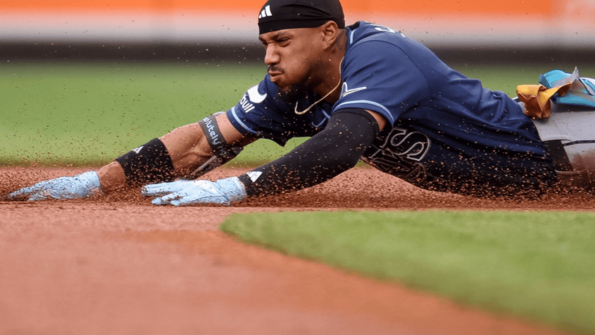 MLB: Rays outfielder has wild accident after helmet mishap