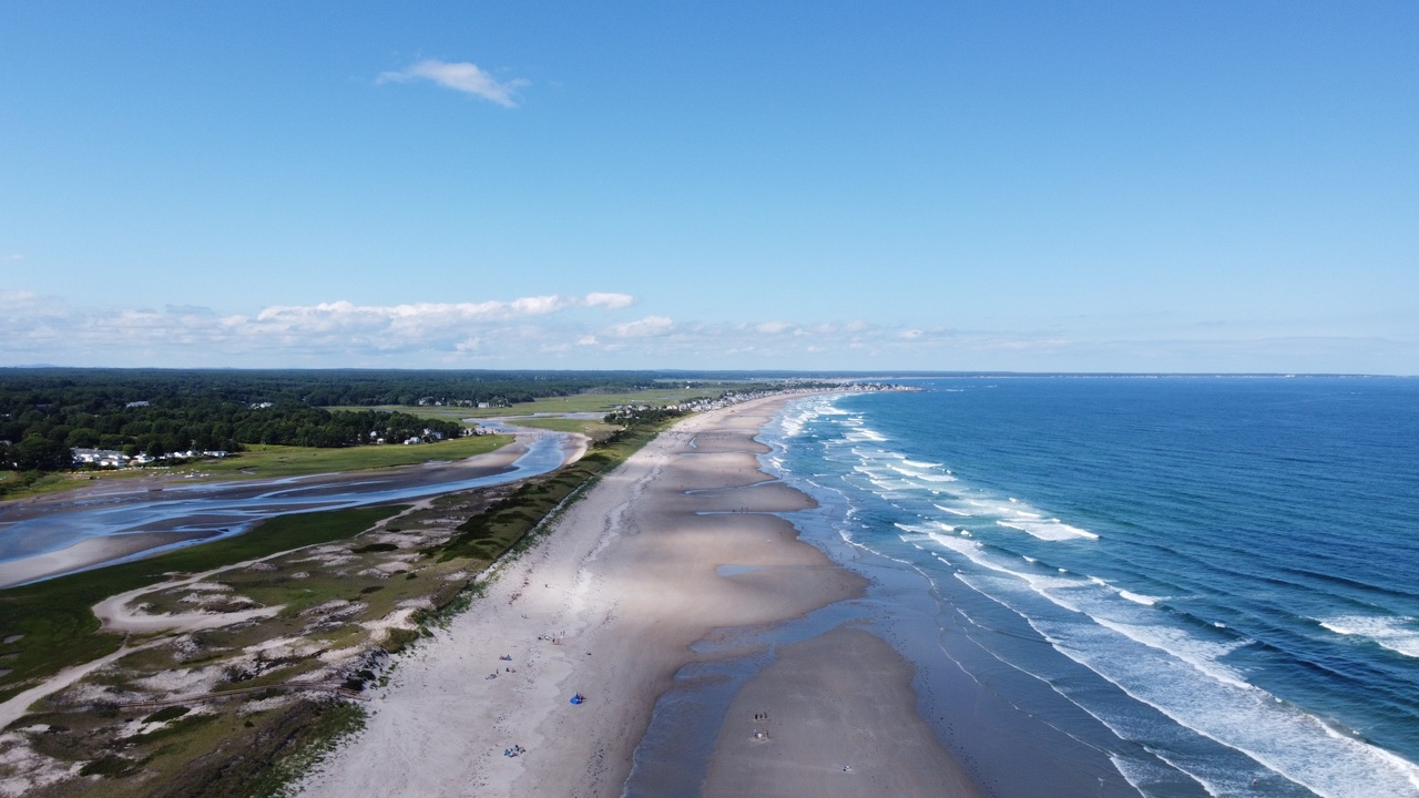 This tiny Maine town has 3.5 miles of beach, cliff walks, and Broadway ...