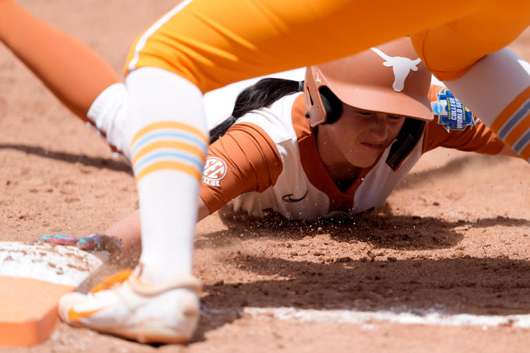 Who's in WCWS championship series? Full NCAA softball tournament ...