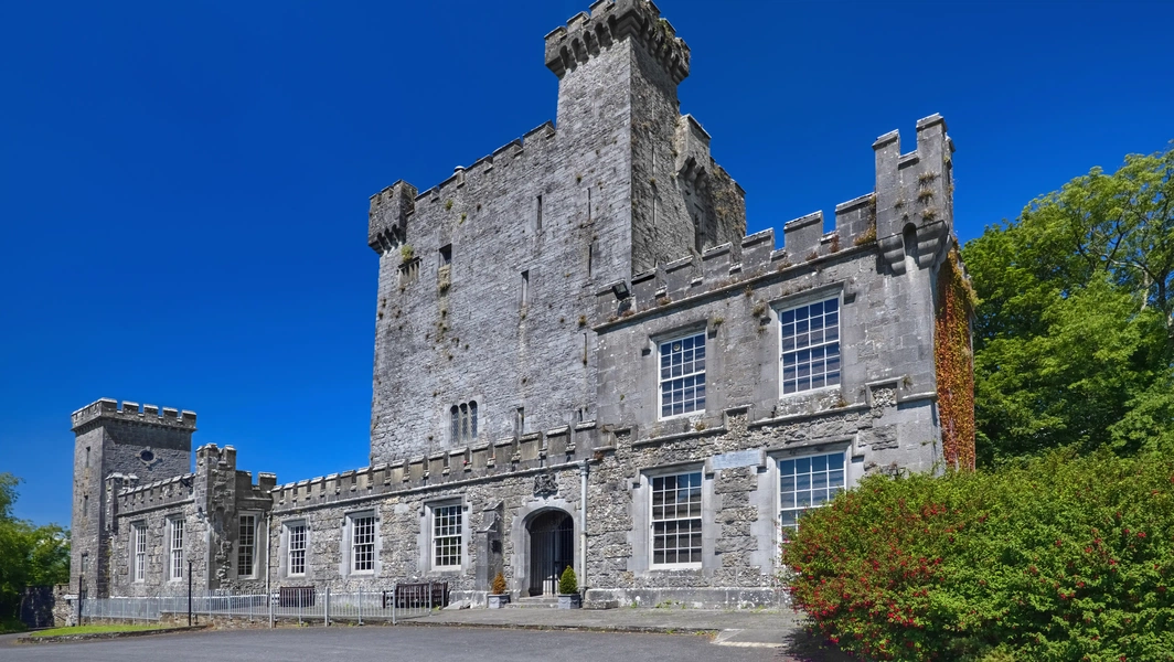 8 celebrities who own stunning castles
